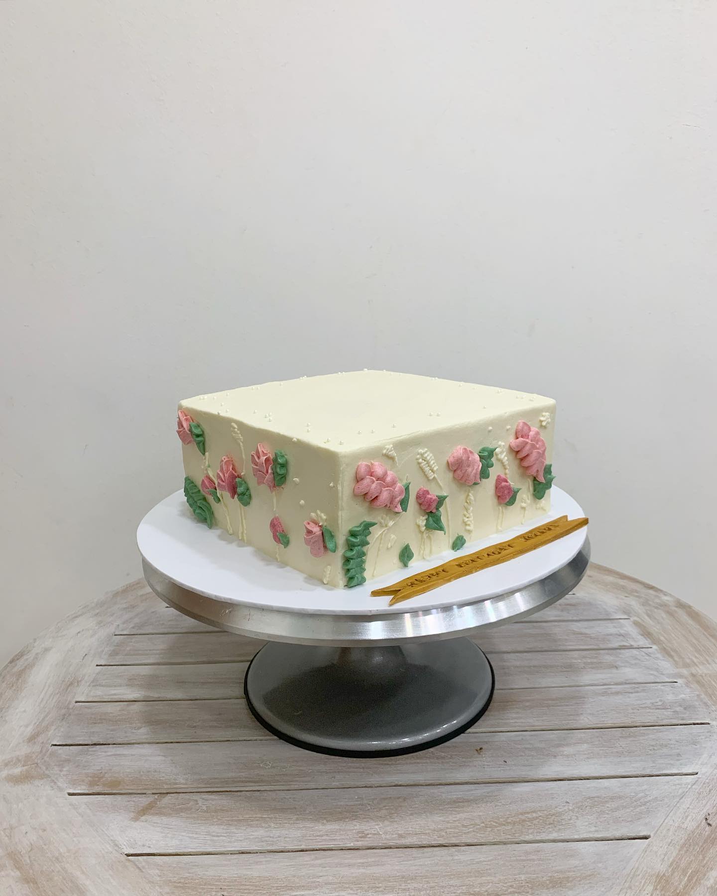 [Updated] 16 Vanilla Cake Designs, Images, Decorations in 2024
