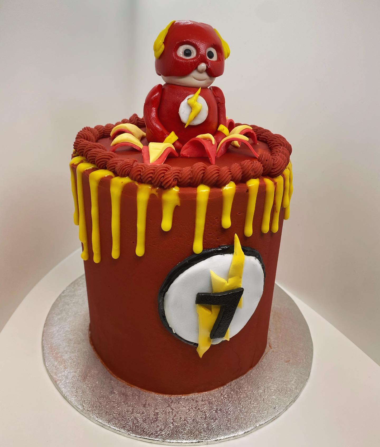 [New] 12 Flash Cake Designs, Ideas, Toppers, Decorations in 2024