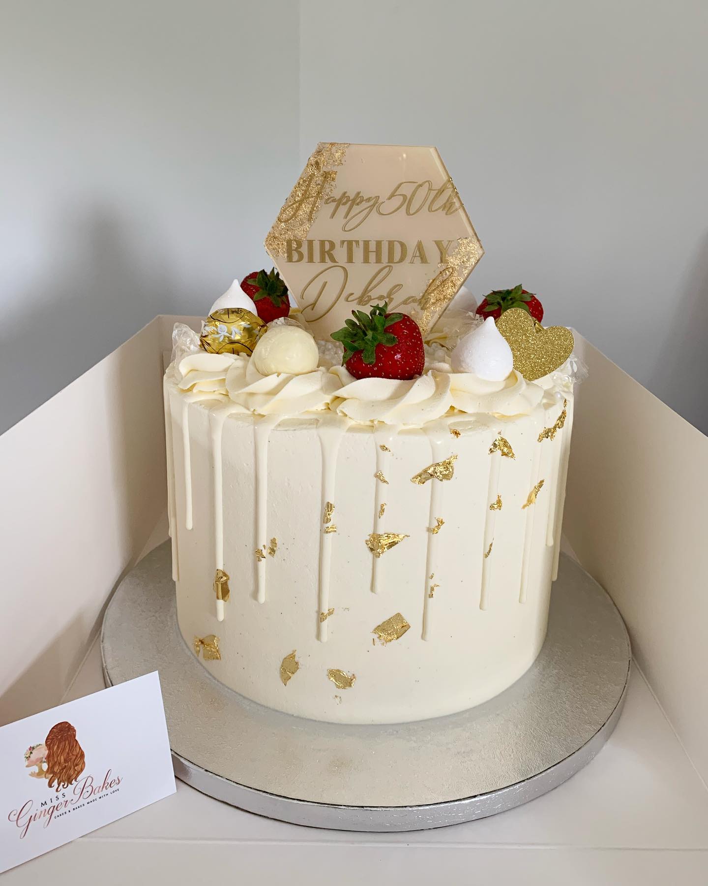 [Updated] 16 Vanilla Cake Designs, Images, Decorations in 2024