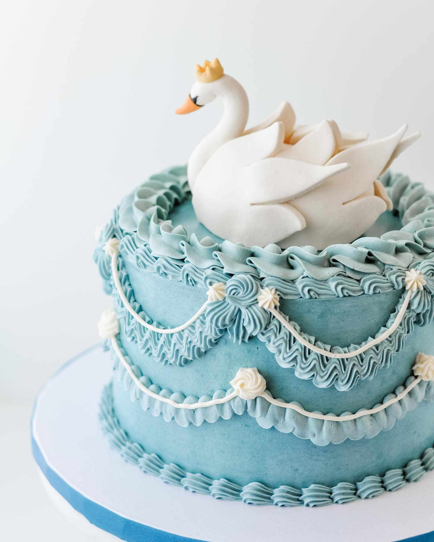 [Updated] 15 Swan Cake Designs Ideas Recipes in 2024