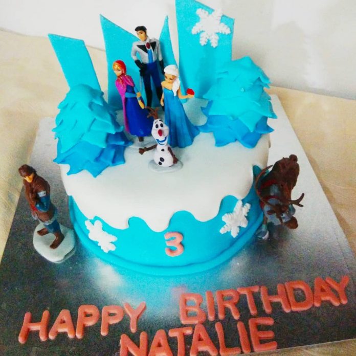 [New Designs] 17 Frozen Disney Anna Cake Designs for Birthday in 2024