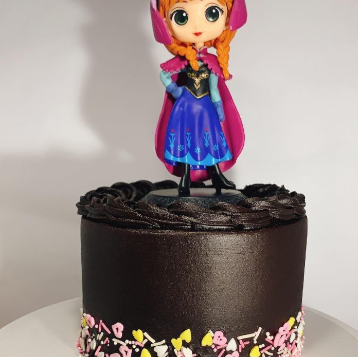 [New Designs] 17 Frozen Disney Anna Cake Designs for Birthday in 2024