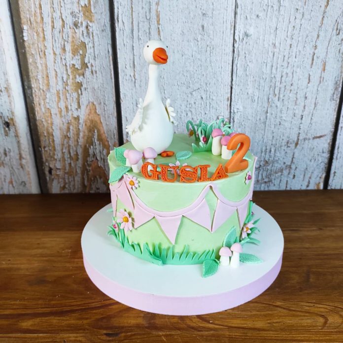 [Updated] 14 Goose Cake Designs, Images, Decorations in 2024