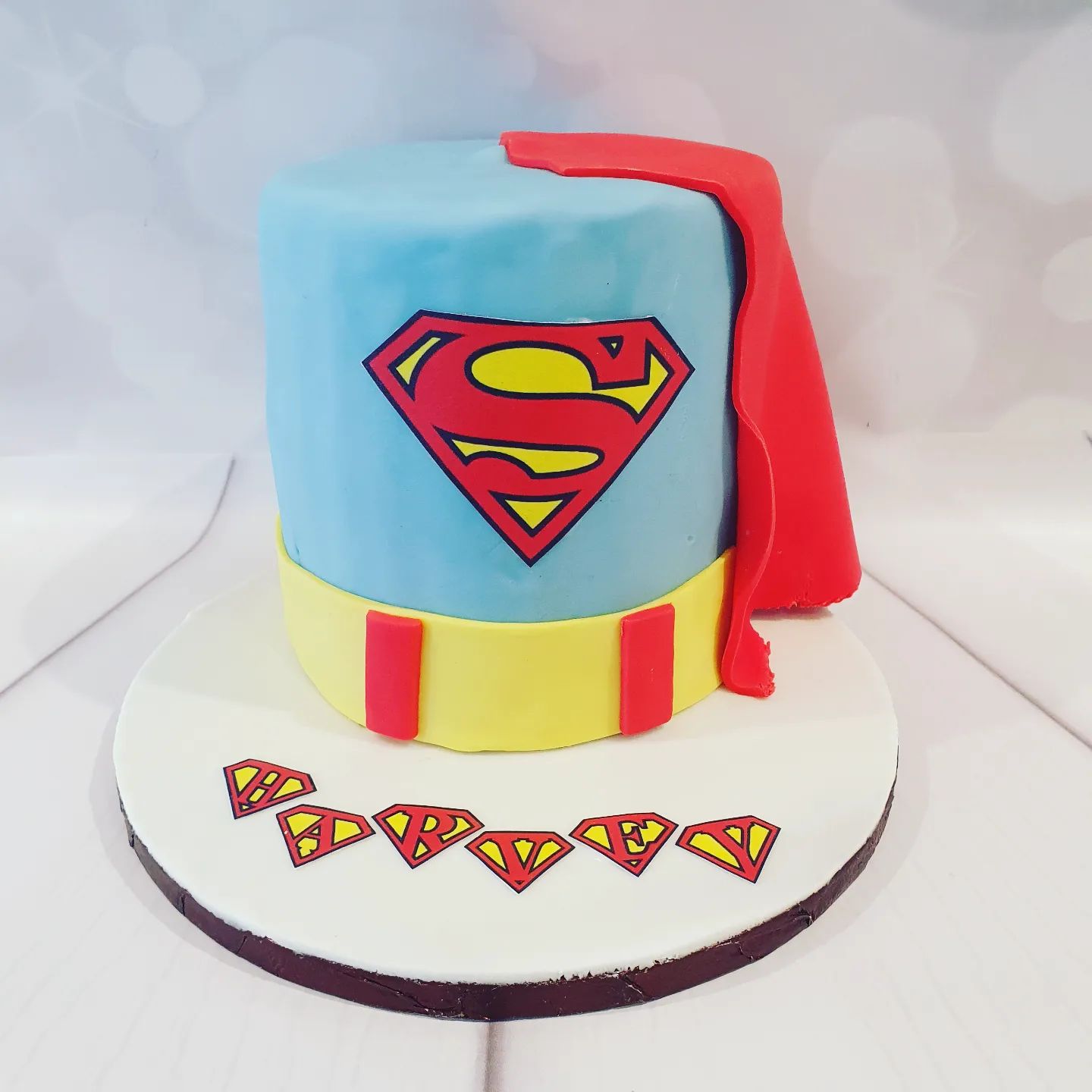 [New Designs] 15 Superman Cake Designs and Decoration Ideas in 2024