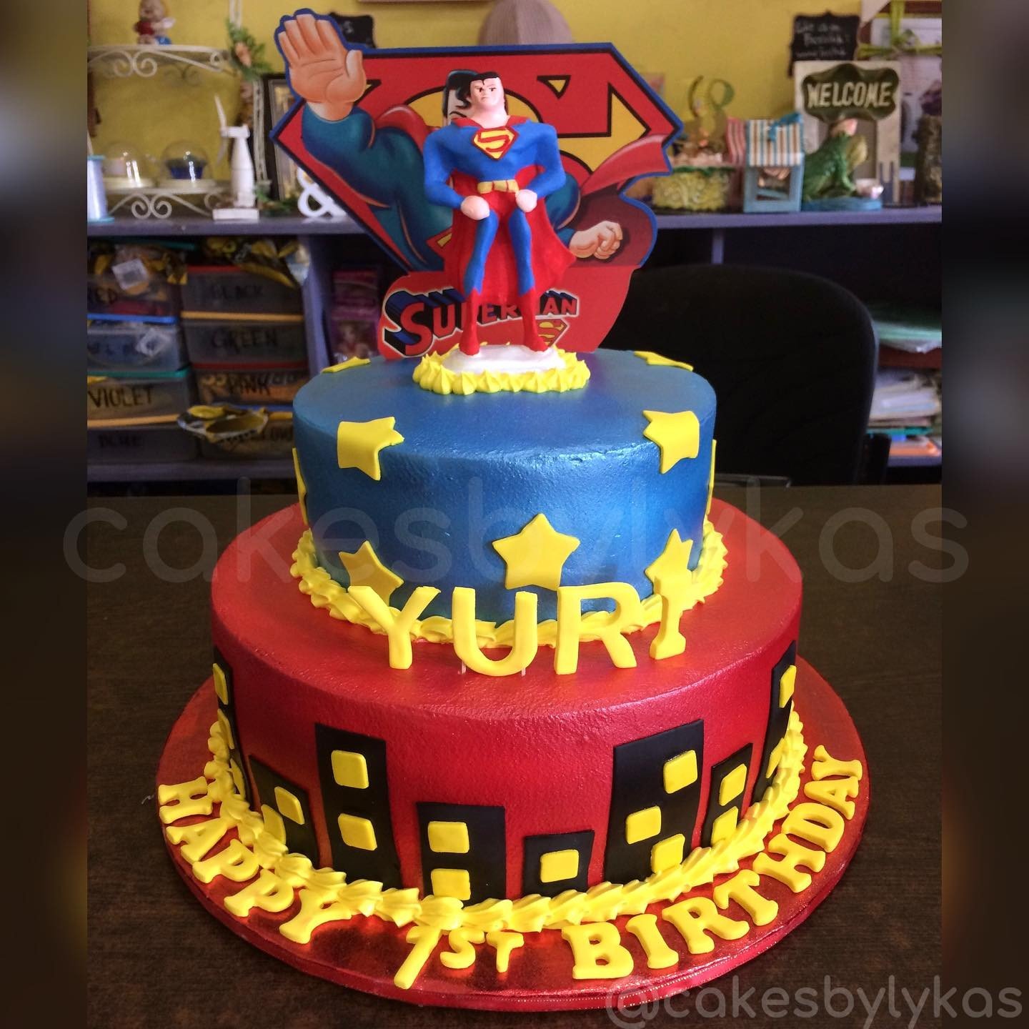 [New Designs] 15 Superman Cake Designs and Decoration Ideas in 2024
