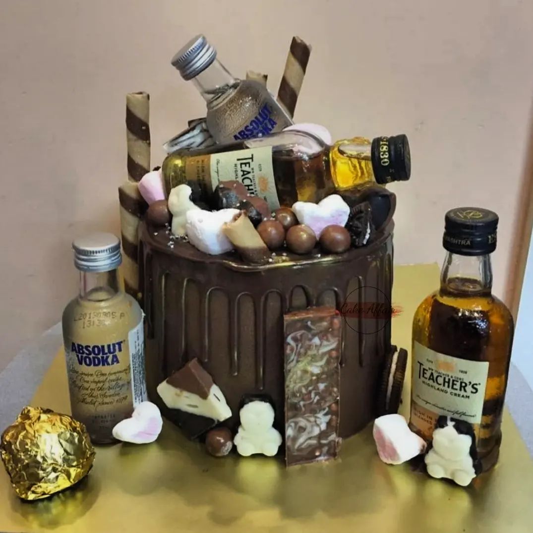 [Updated] 16 Alcohol Cake Design Ideas Decorations Toppers in 2024