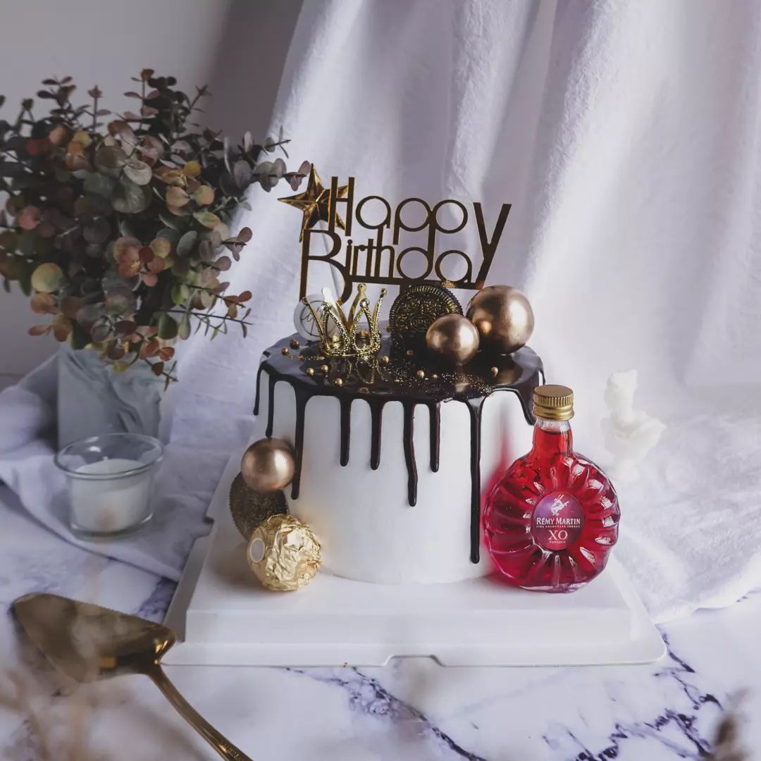 [Updated] 16 Alcohol Cake Design Ideas Decorations Toppers in 2024