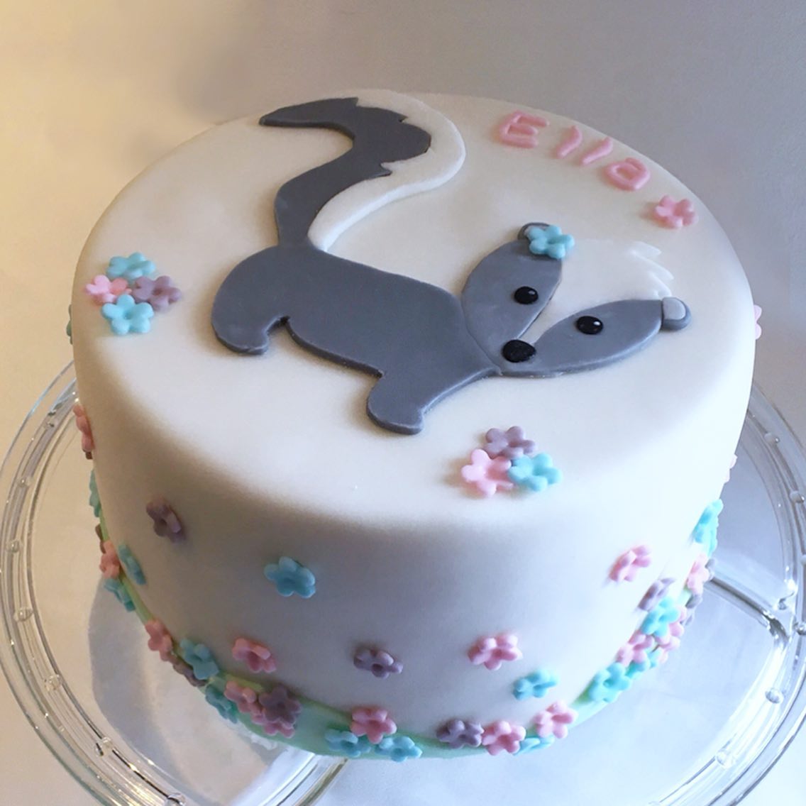 15 Skunk Cake Designs Decorations in 2024