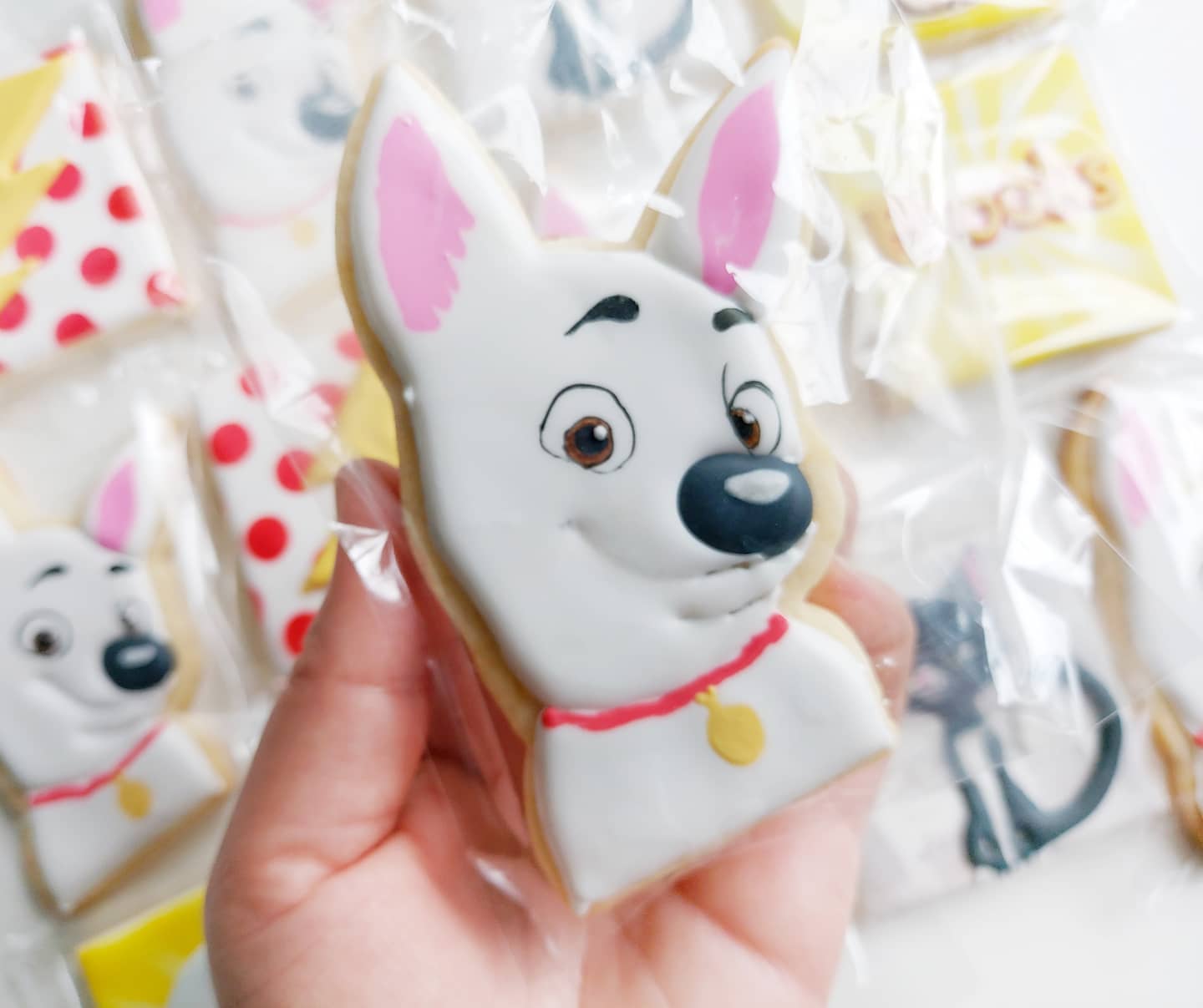 [Updated] 14 Bolt Movie Cake Designs Ideas Images in 2024