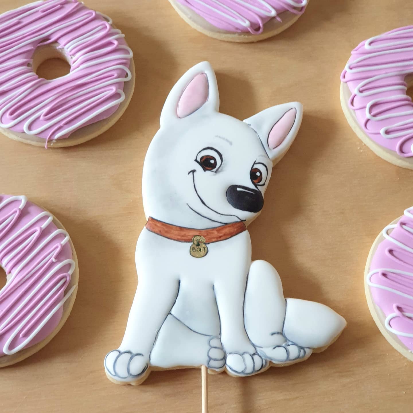 [Updated] 14 Bolt Movie Cake Designs Ideas Images in 2024