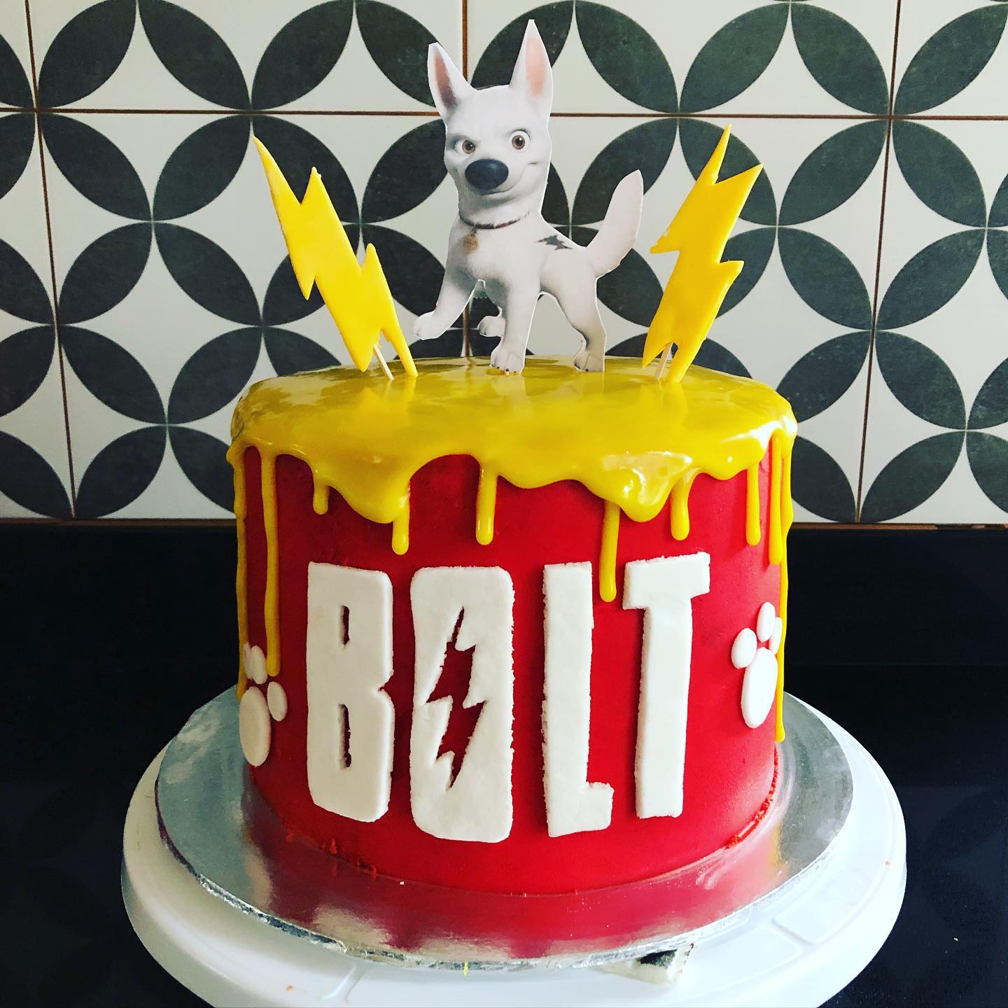 [Updated] 14 Bolt Movie Cake Designs Ideas Images in 2024
