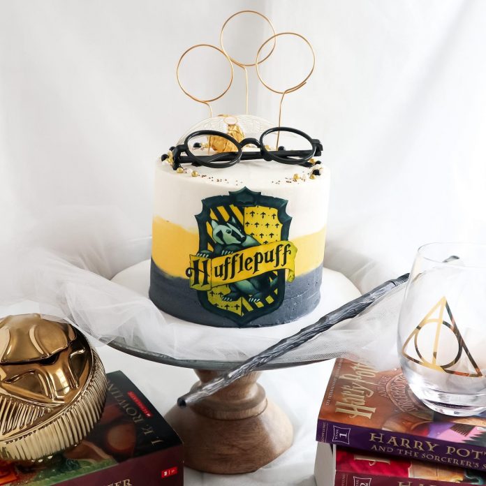 [New Designs] 14 Hufflepuff Cake Designs Themes Decoration in 2024