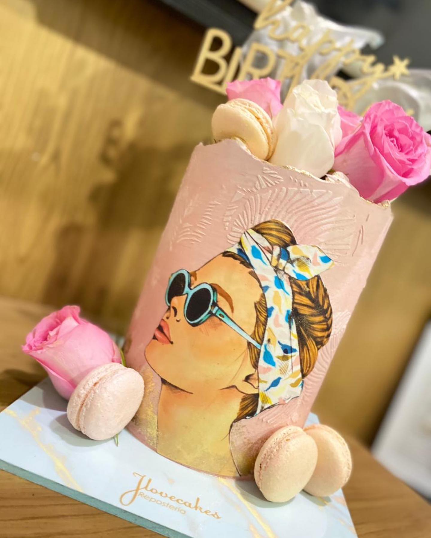 [Latest] 16 Pretty Woman Cake Designs Images in 2023
