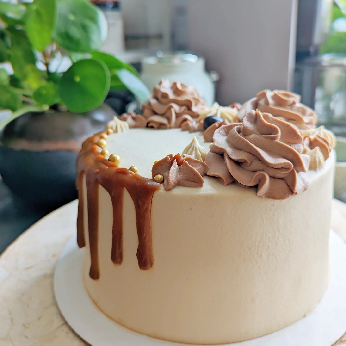 14 Caramel Cake Designs Images Toppers in 2024