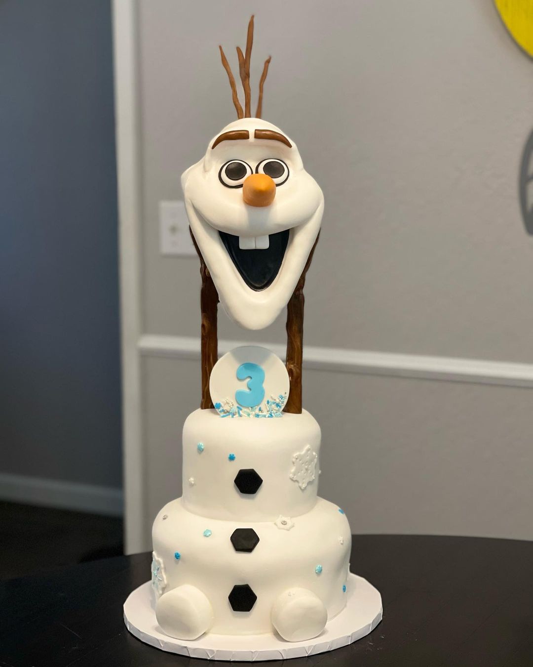 [New Designs] 15 Olaf Cake Designs for your Kid in 2024