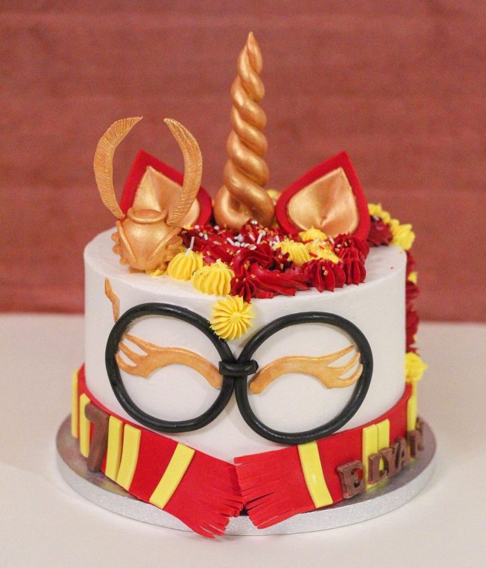[Updated] 14 Gryffindor Cake Designs Ideas in 2024
