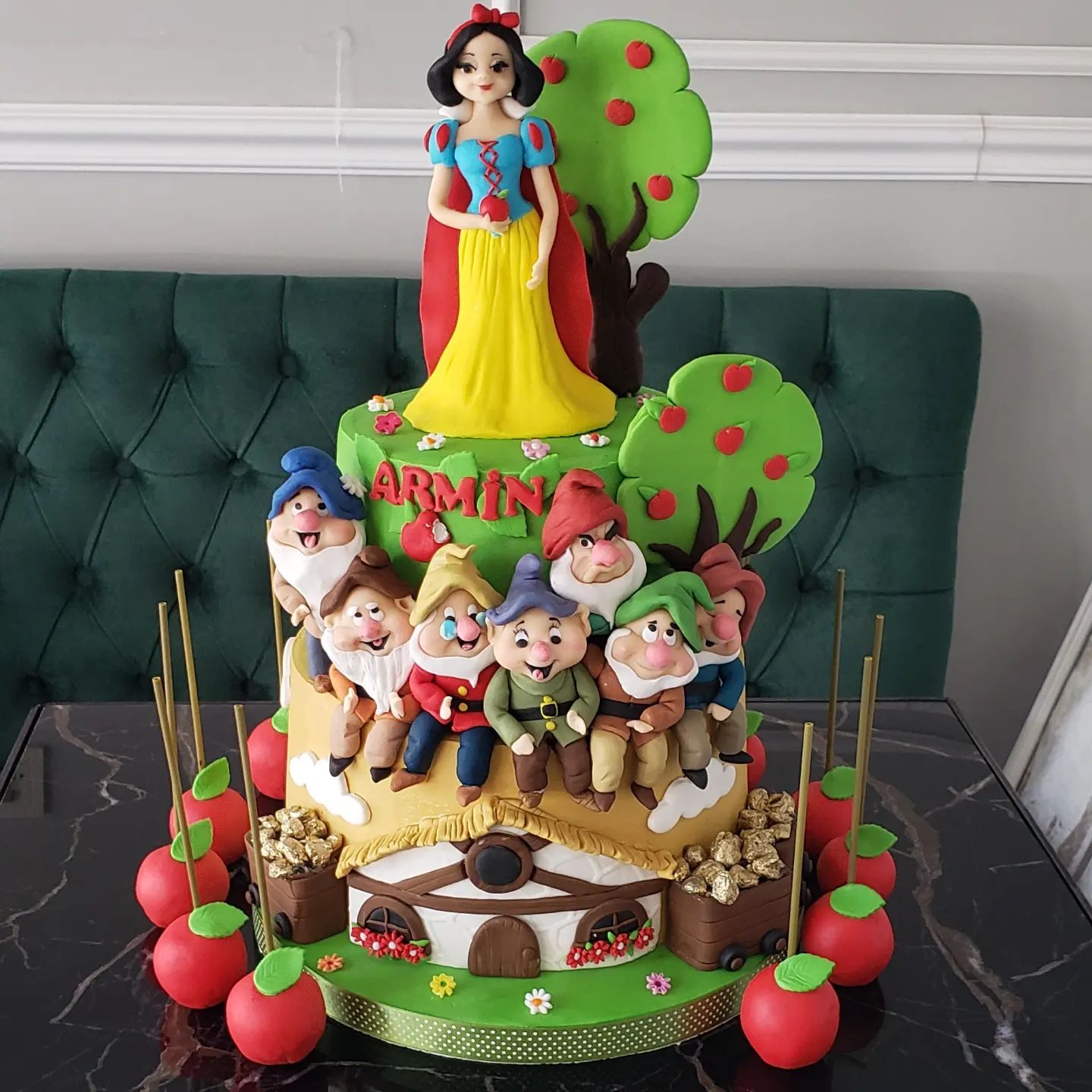 [Updated] 12 Snow White Cake Designs Ideas Decorations in 2024
