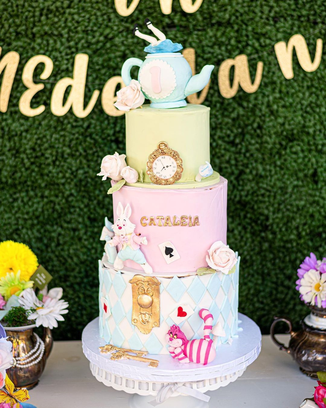 [Latest] 14 Alice in the Wonderland Cake Designs Ideas in 2024