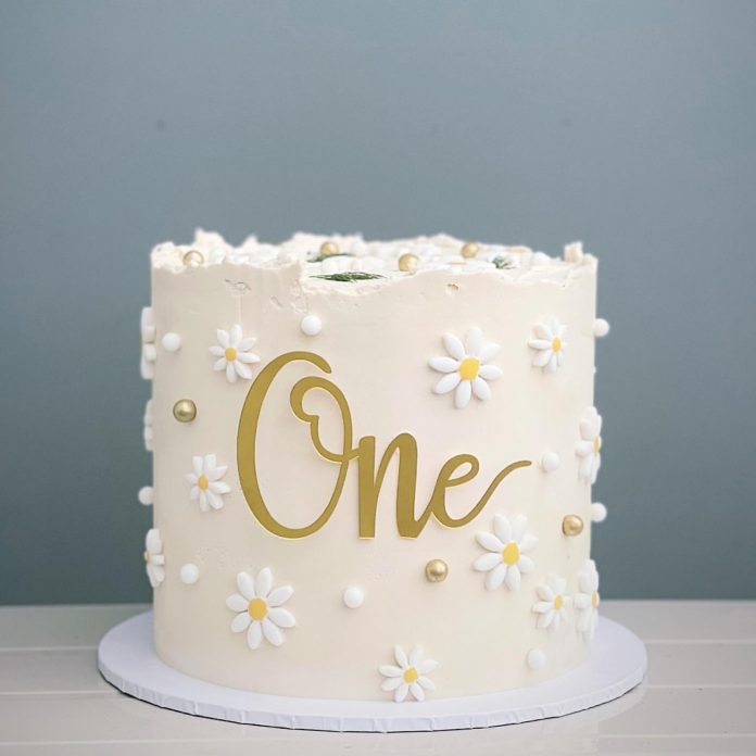 [New Designs] 15 Daisy Cake Design Ideas and Images in 2024