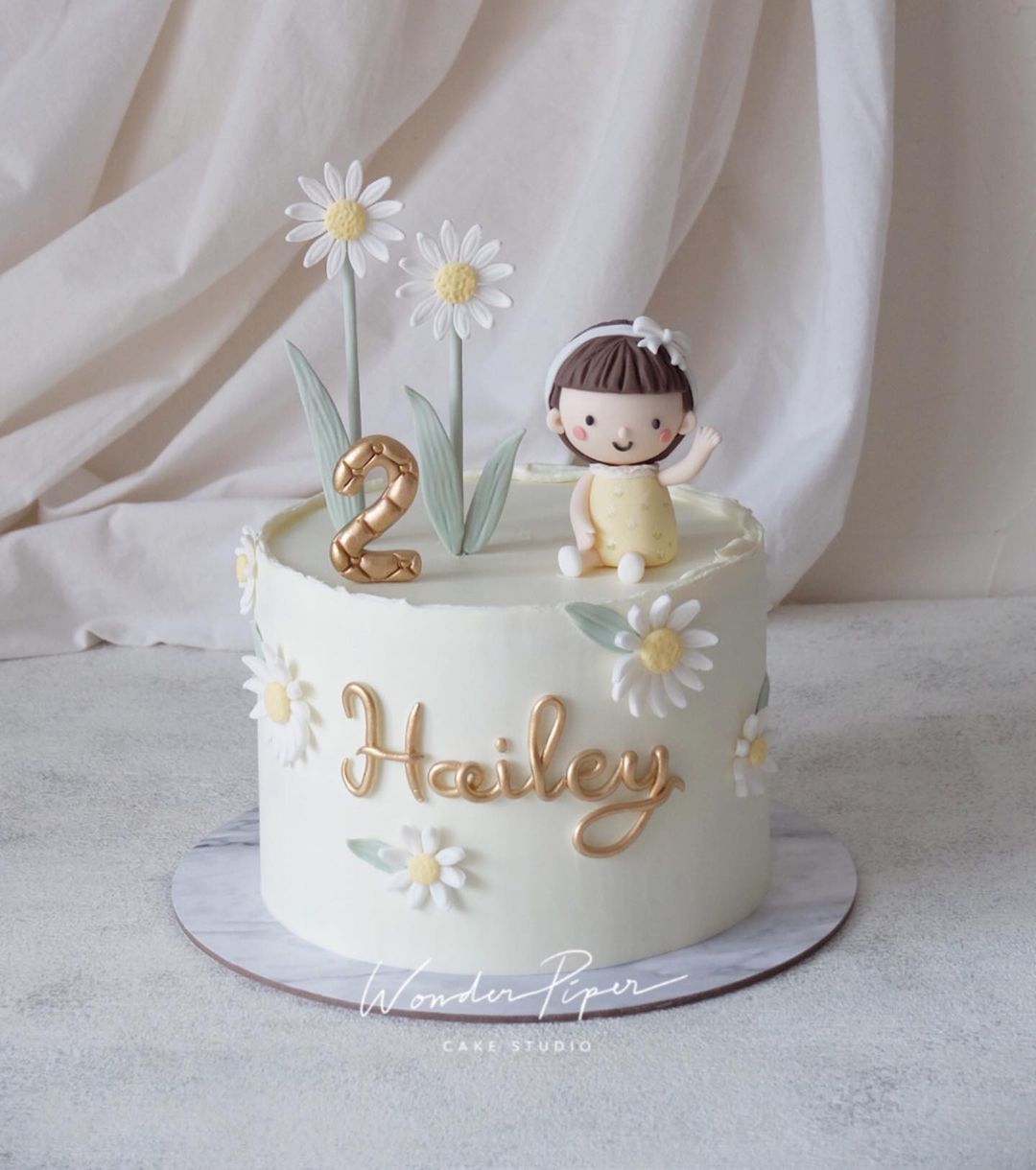 [New Designs] 15 Daisy Cake Design Ideas and Images in 2024