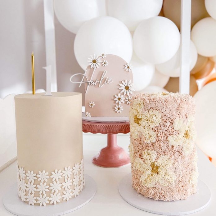 [New Designs] 15 Daisy Cake Design Ideas and Images in 2024