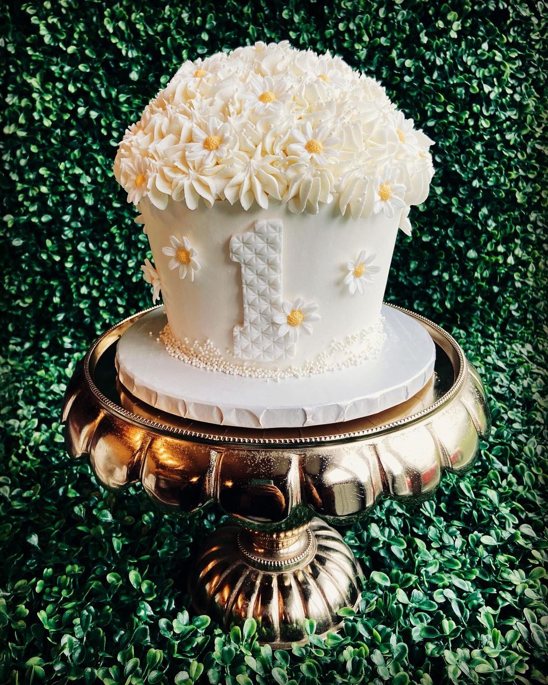 [New Designs] 15 Daisy Cake Design Ideas and Images in 2024