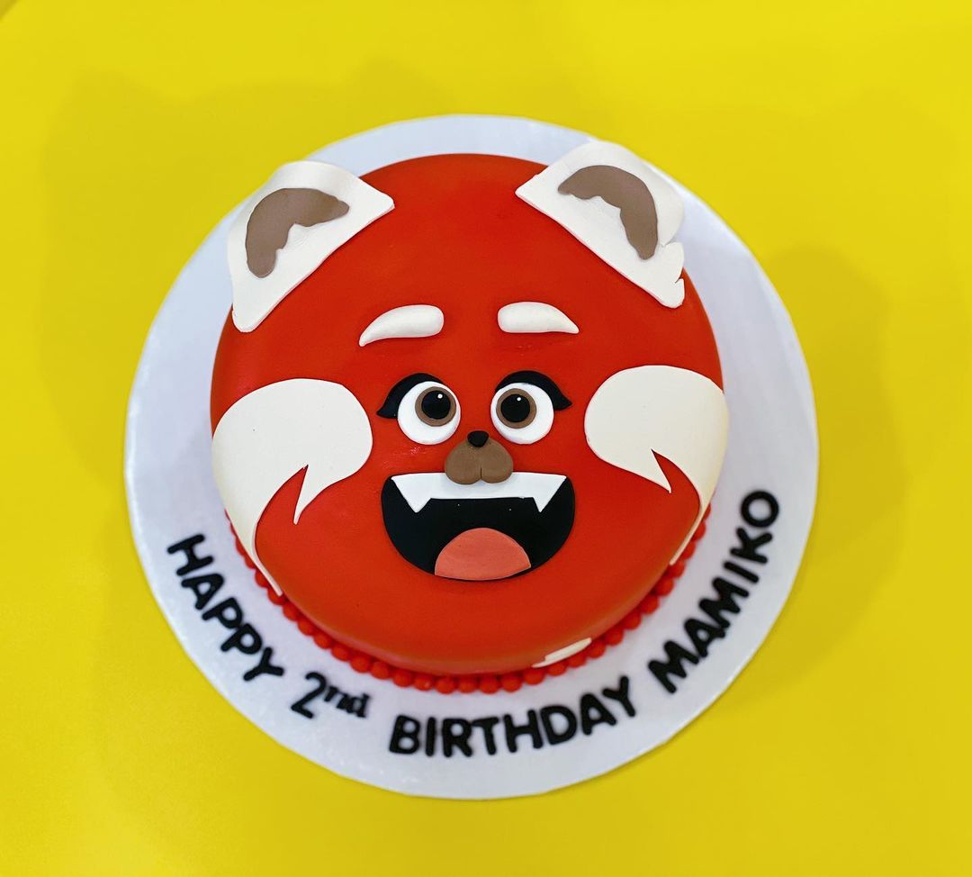 Cake with a Flair: Red Panda Design for Your Celebration